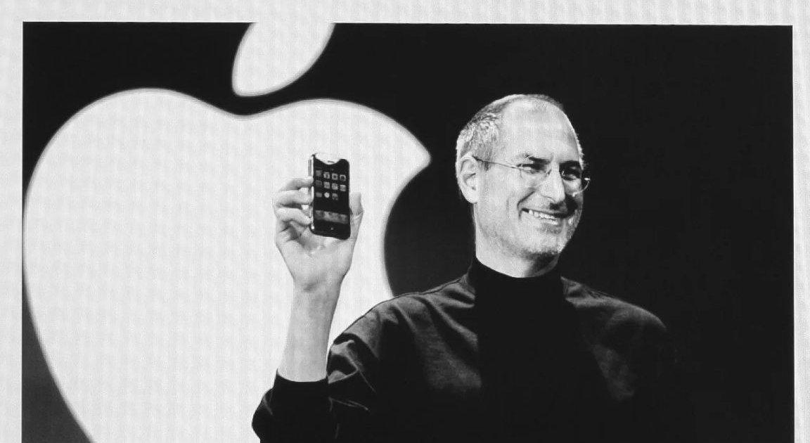 Vì sao Steve Jobs vẫn được nhắc tên dù đã ra đi 15 năm? | ELLE Man